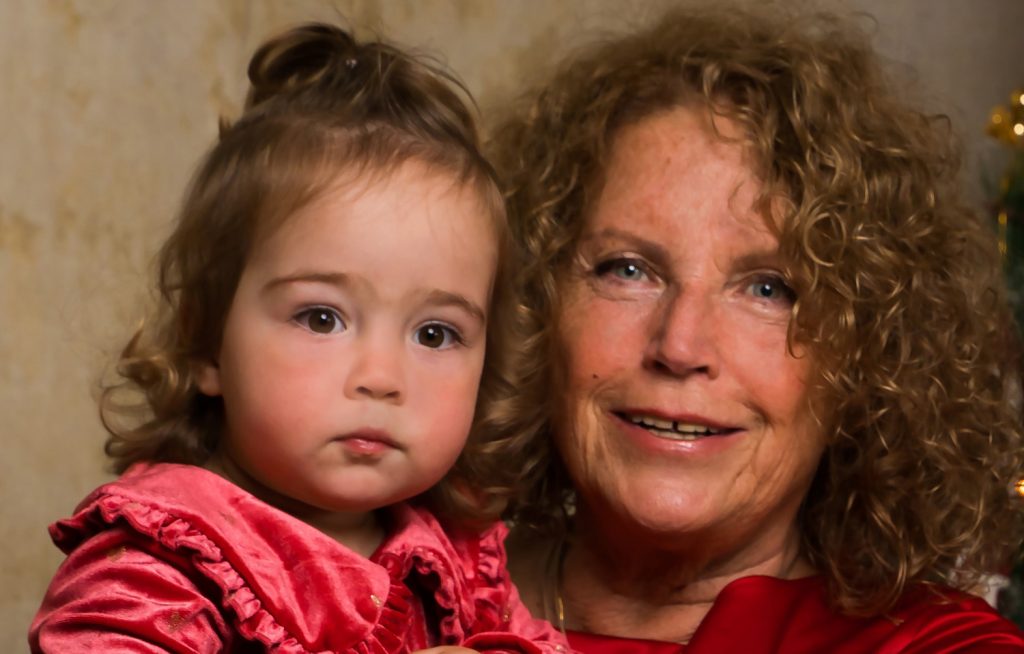 Nagymama, de még mindig igézően gyönyörű a leghíresebb Sugár-lány ...