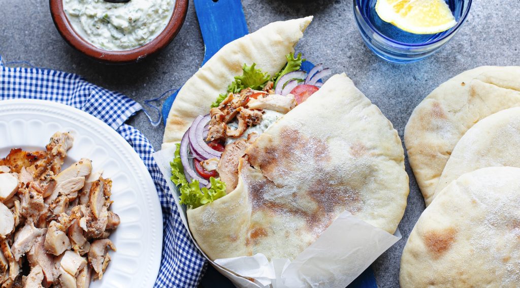 Csirkecombból az igazi: Házi gyros pitával – Recept | Meglepetés Csirkecombból az igazi: Házi gyros pitával – Recept | Meglepetés