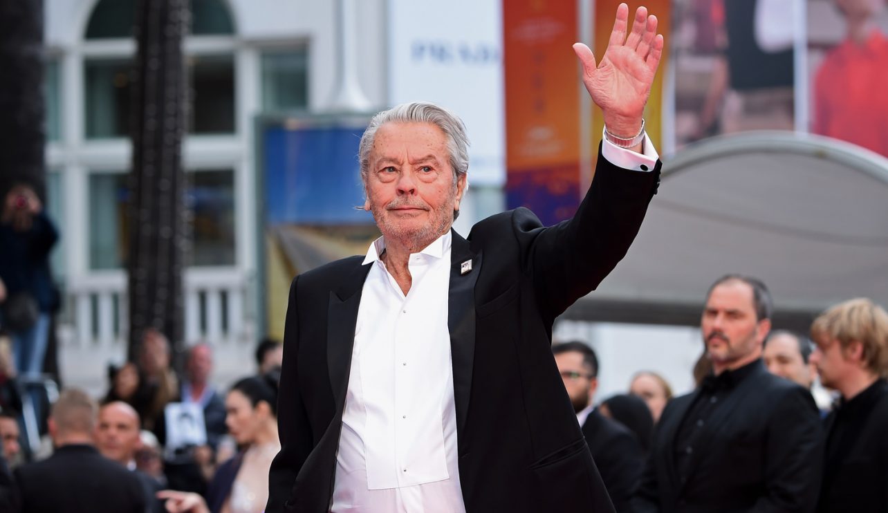 Alain Delon, a kétarcú szívtipró: a vásznon lehengerlő tehetség, a ...