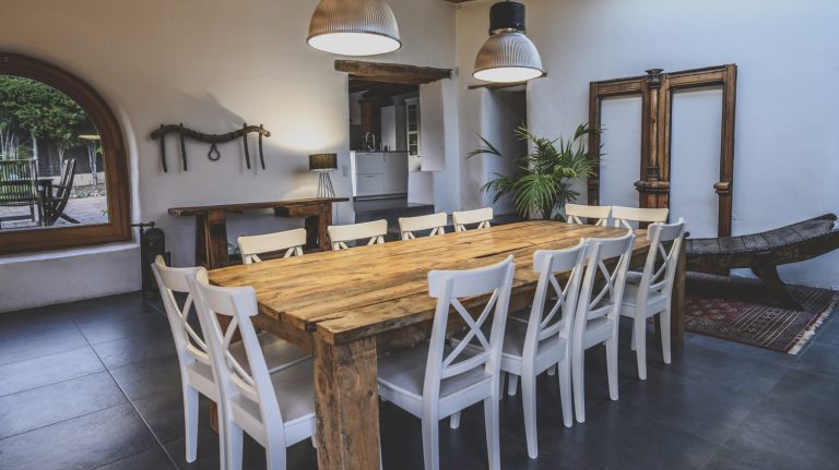 Dining area in traditional Spanish farmhouse | Meglepetés