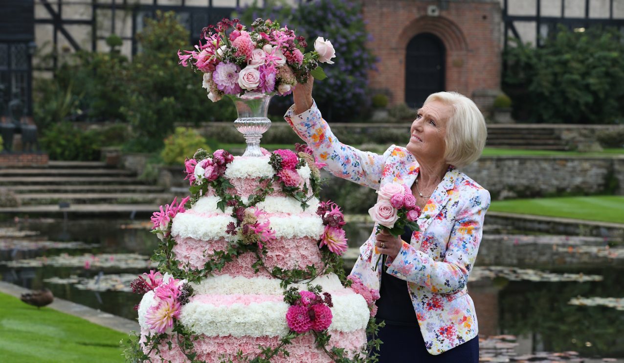 Mary Berry Opens RHS Wisley Flower Show | Meglepetés